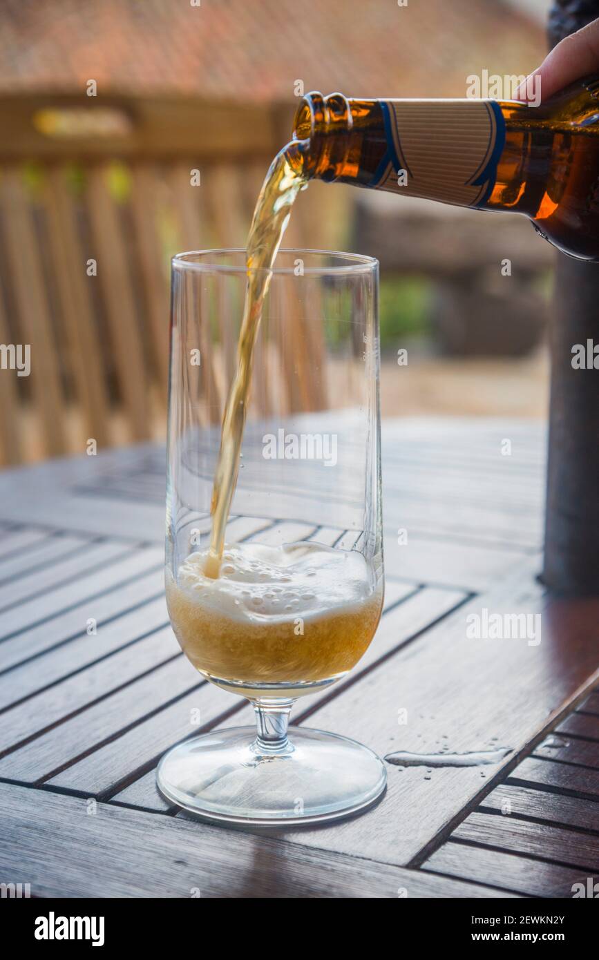 Pouring a drink beer hi-res stock photography and images - Alamy