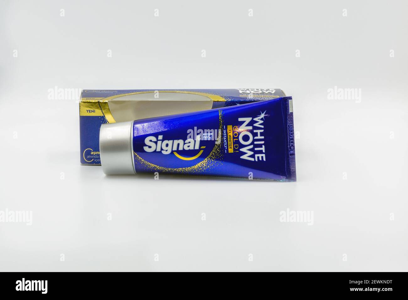 Close Up Toothpaste White Now