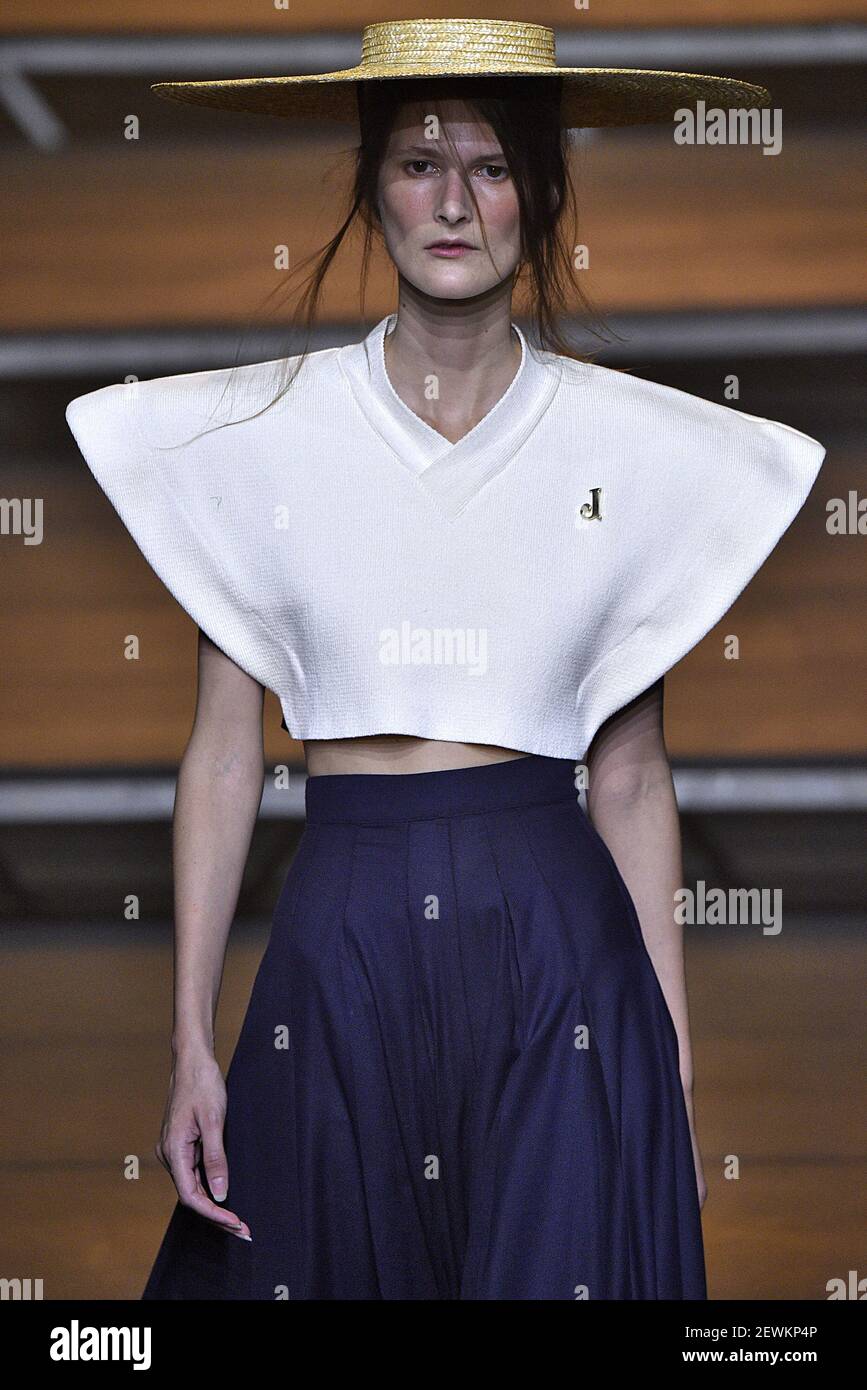 Marie Piovesan attends Paris: Jacquemus RTW Spring Summer 2017 on ...