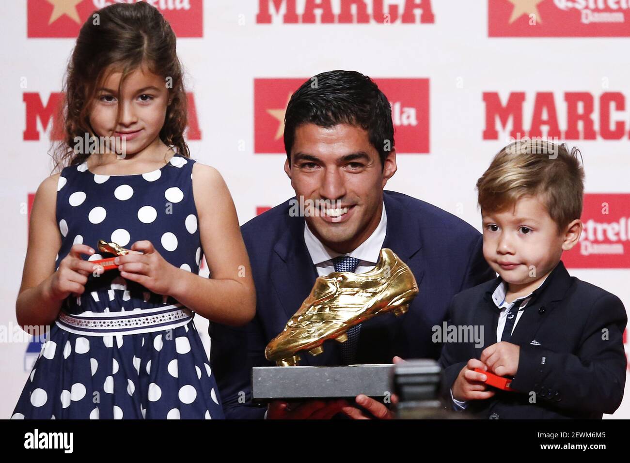 Barcelona's Luis Suarez poses with his daughter Delfina (L) and his son ...