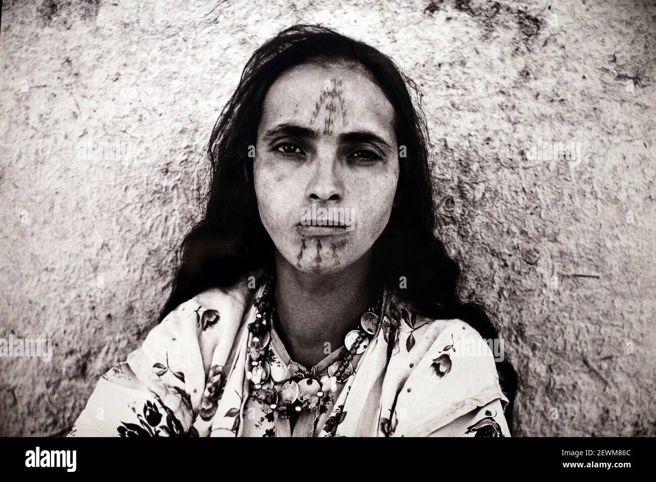 1960 portraits of Algerian Women by photographer Marc Garanger on ...