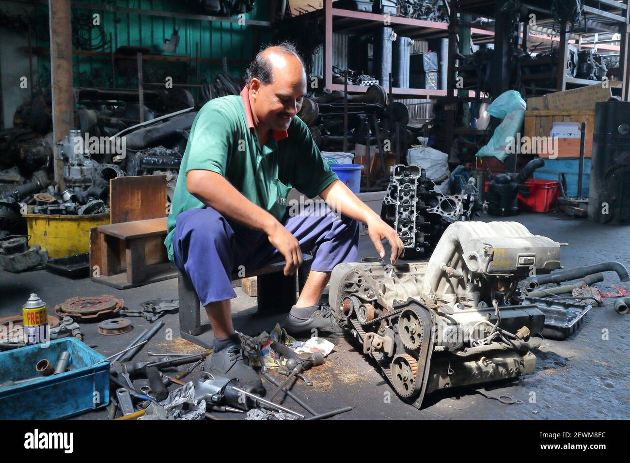 Human pulling car hi-res stock photography and images - Alamy