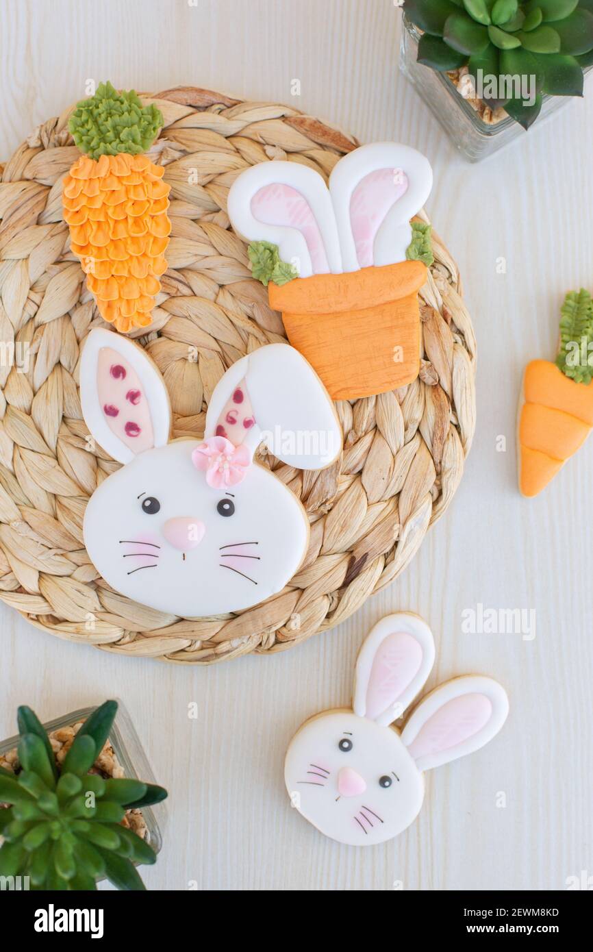 Royal icing hi-res stock photography and images - Alamy