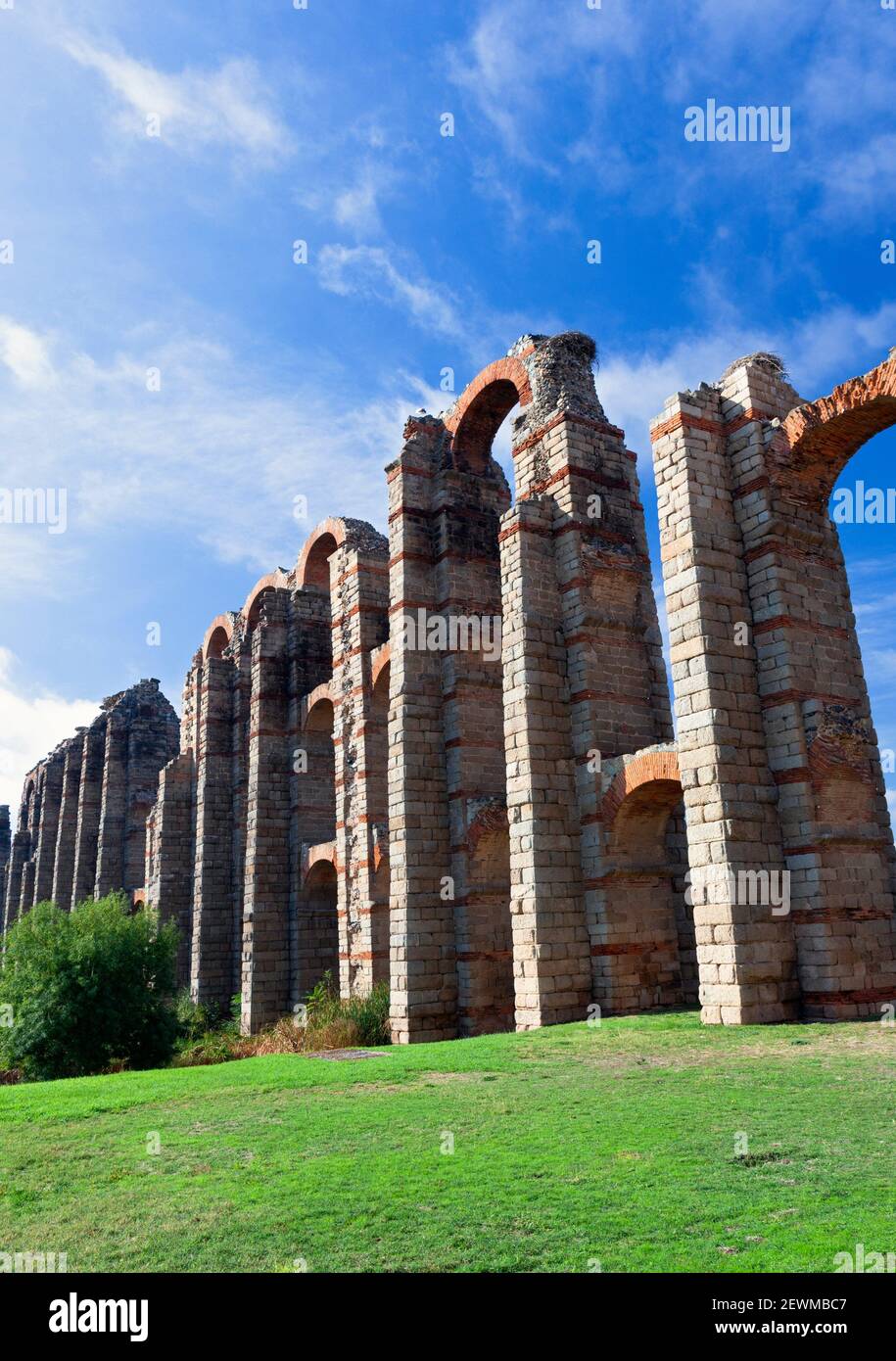 Acueducto de merida hi-res stock photography and images - Alamy