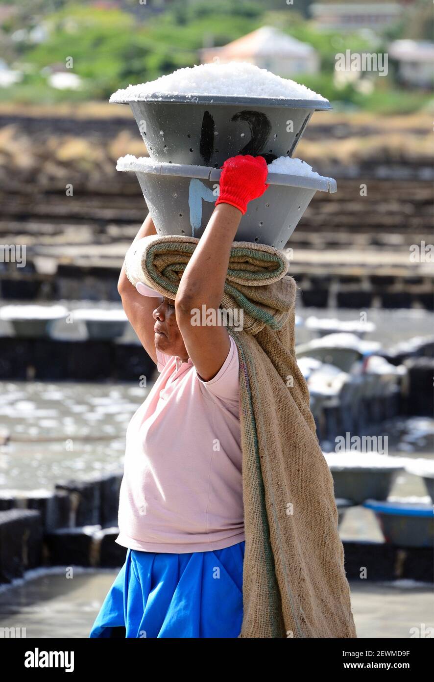 Indian woman with bowl hi-res stock photography and images - Alamy