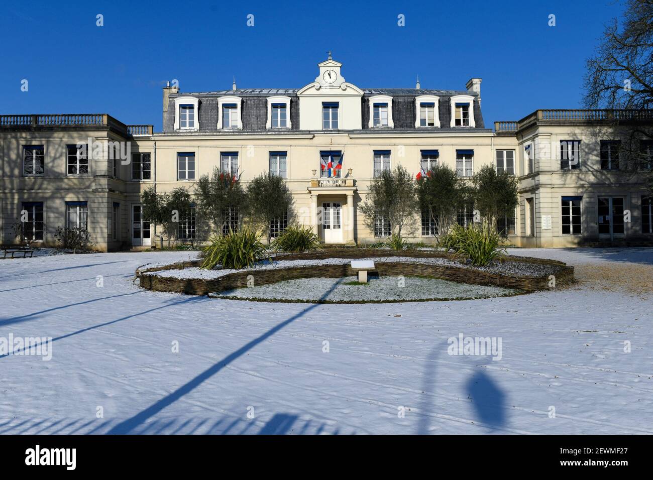 Snow hall hi-res stock photography and images - Alamy