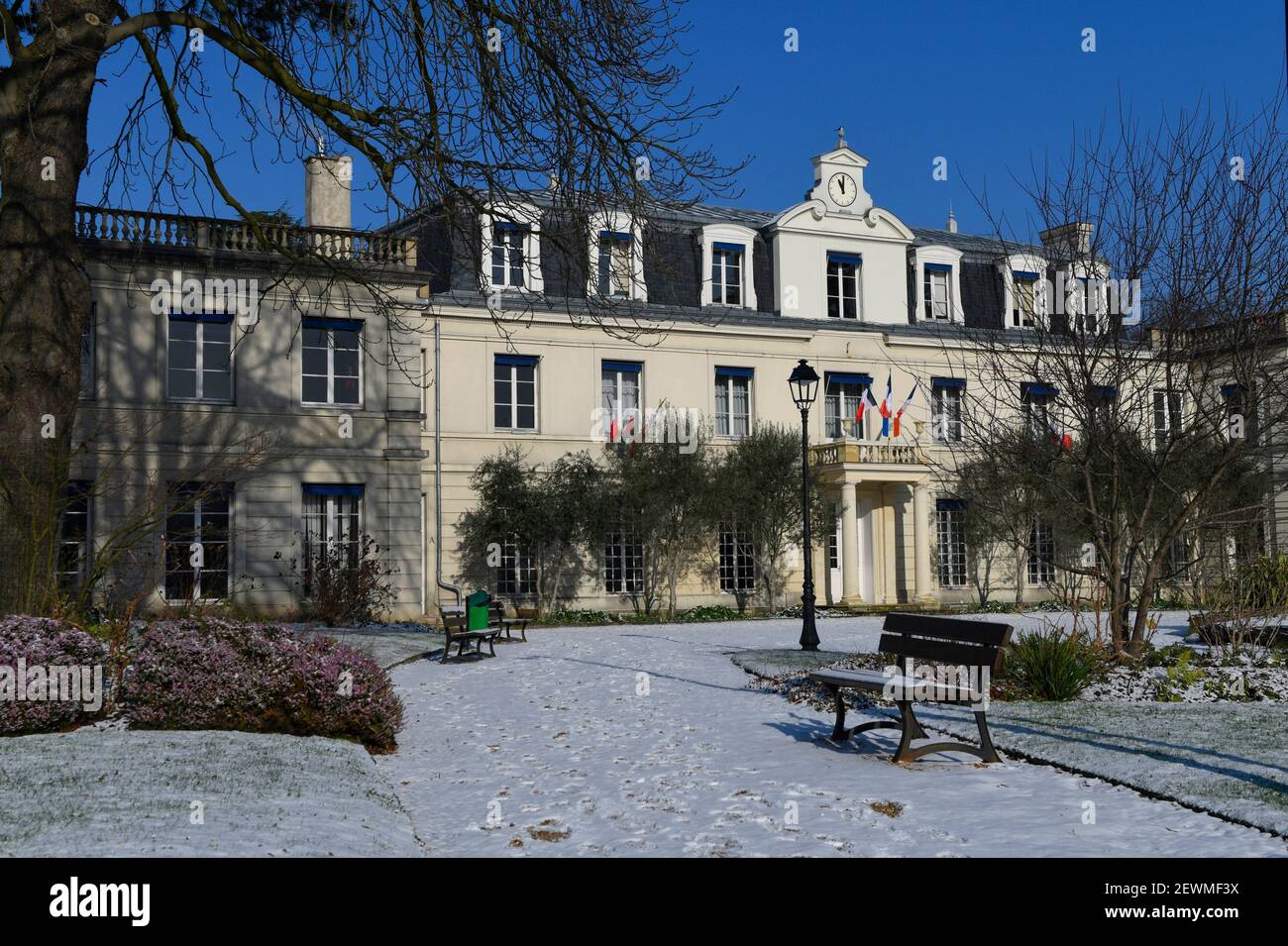 Snow hall hi-res stock photography and images - Alamy