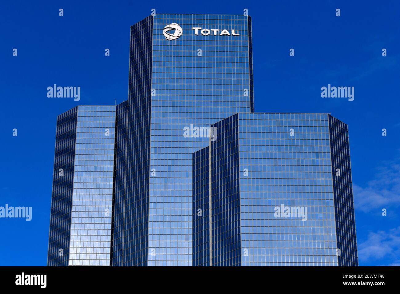 Total La Defense High Resolution Stock Photography and Images - Alamy