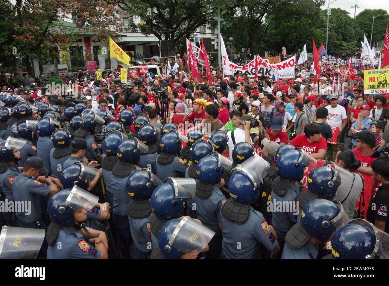 Filipino protesters trying to get near U.S. Embassy during a rally in ...