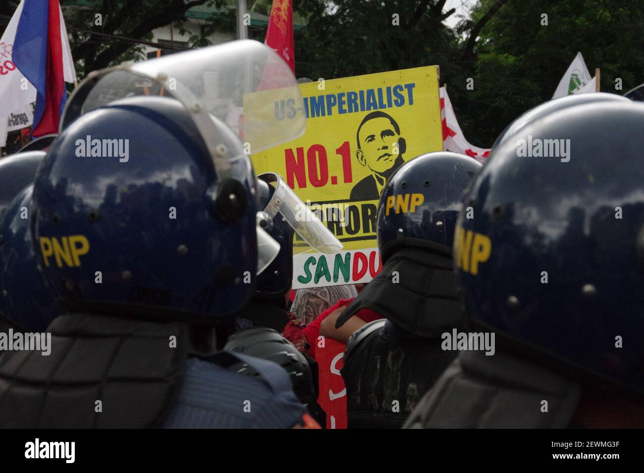 Filipino protesters trying to get near U.S. Embassy during a rally in ...