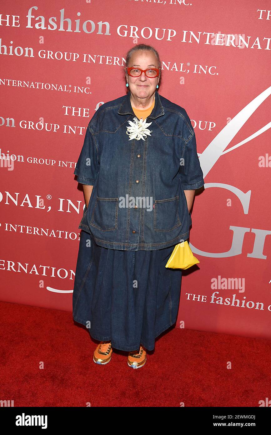 Kim Hastreiter attends The Fashion Group International Night of Stars ...