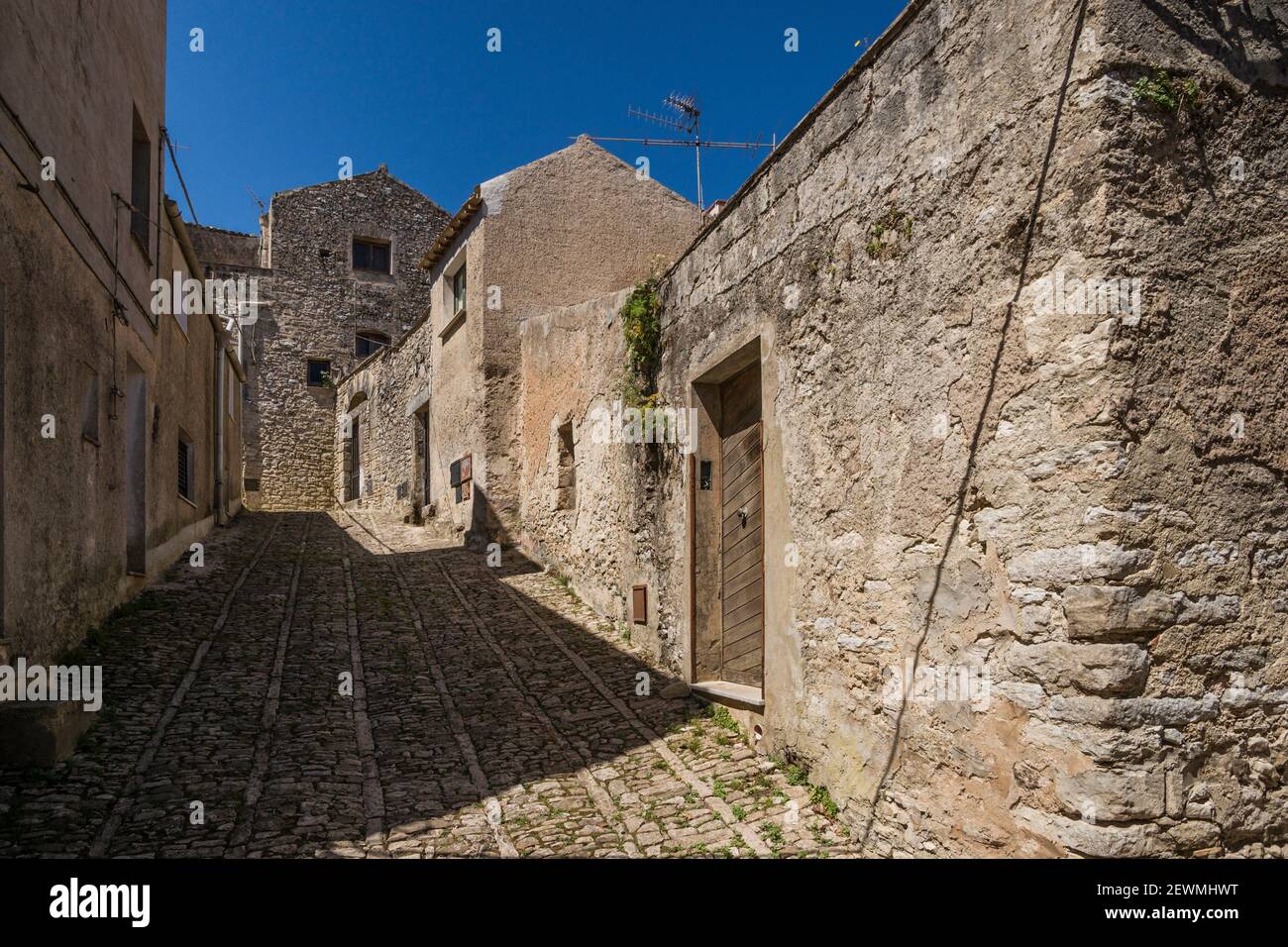 Cobblestone street erice sicily hi-res stock photography and images - Alamy