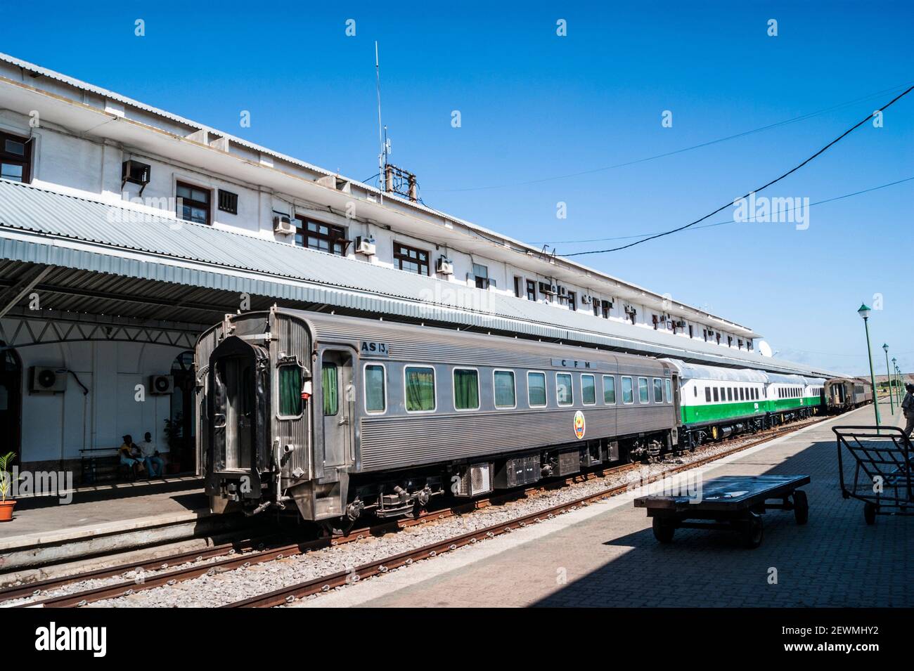 Indian railroad workers hi-res stock photography and images - Alamy