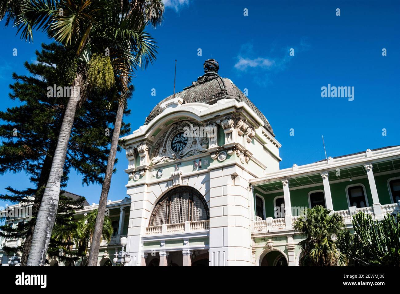 Cfm railway station maputo hi-res stock photography and images - Alamy