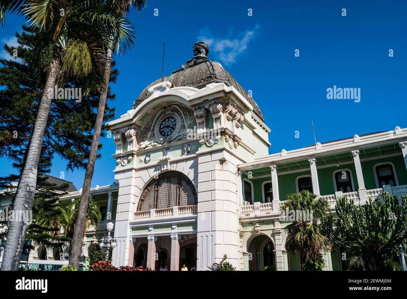 Cfm railway station maputo hi-res stock photography and images - Alamy