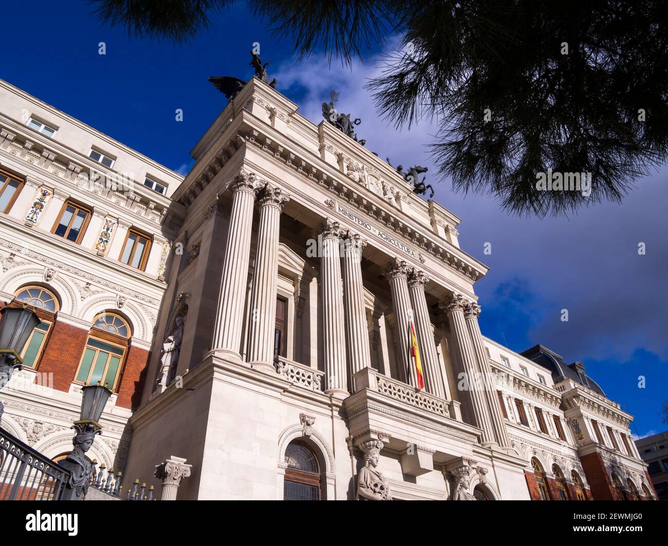 Palacio de fomento madrid hi-res stock photography and images - Alamy