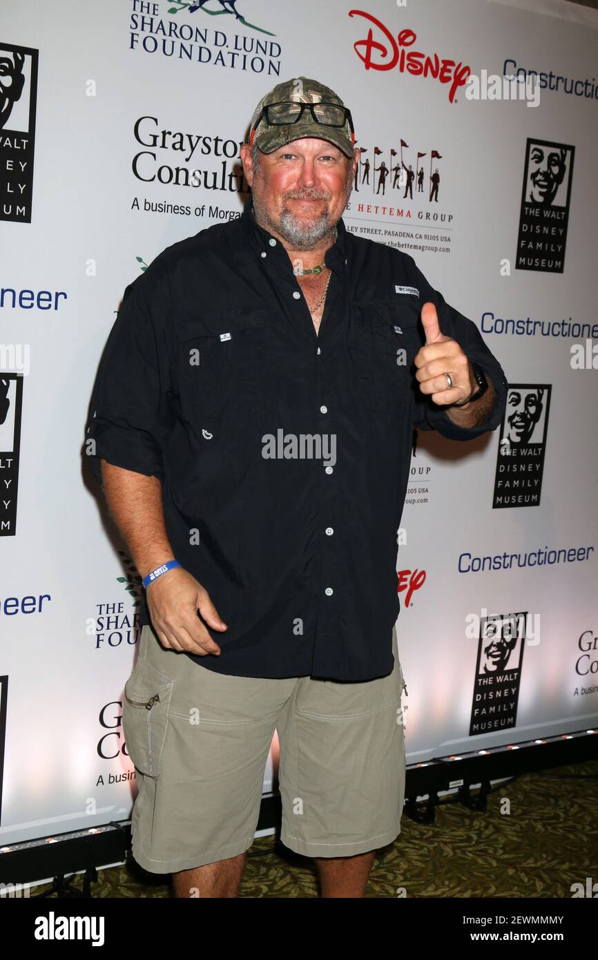 LOS ANGELES - NOV 1: Daniel Whitney, aka Larry the Cable Guy at the The ...