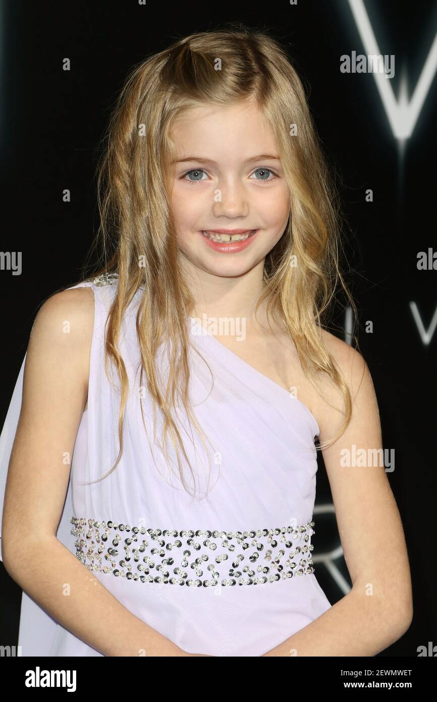 Jadyn Malone at Los Angeles Premiere Of Paramount Pictures's "Arrival ...