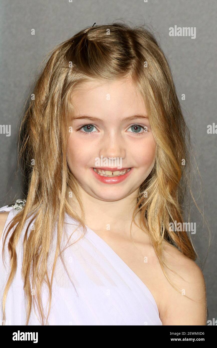 LOS ANGELES - NOV 6: Jadyn Malone at the "Arrival" Premiere at Village ...