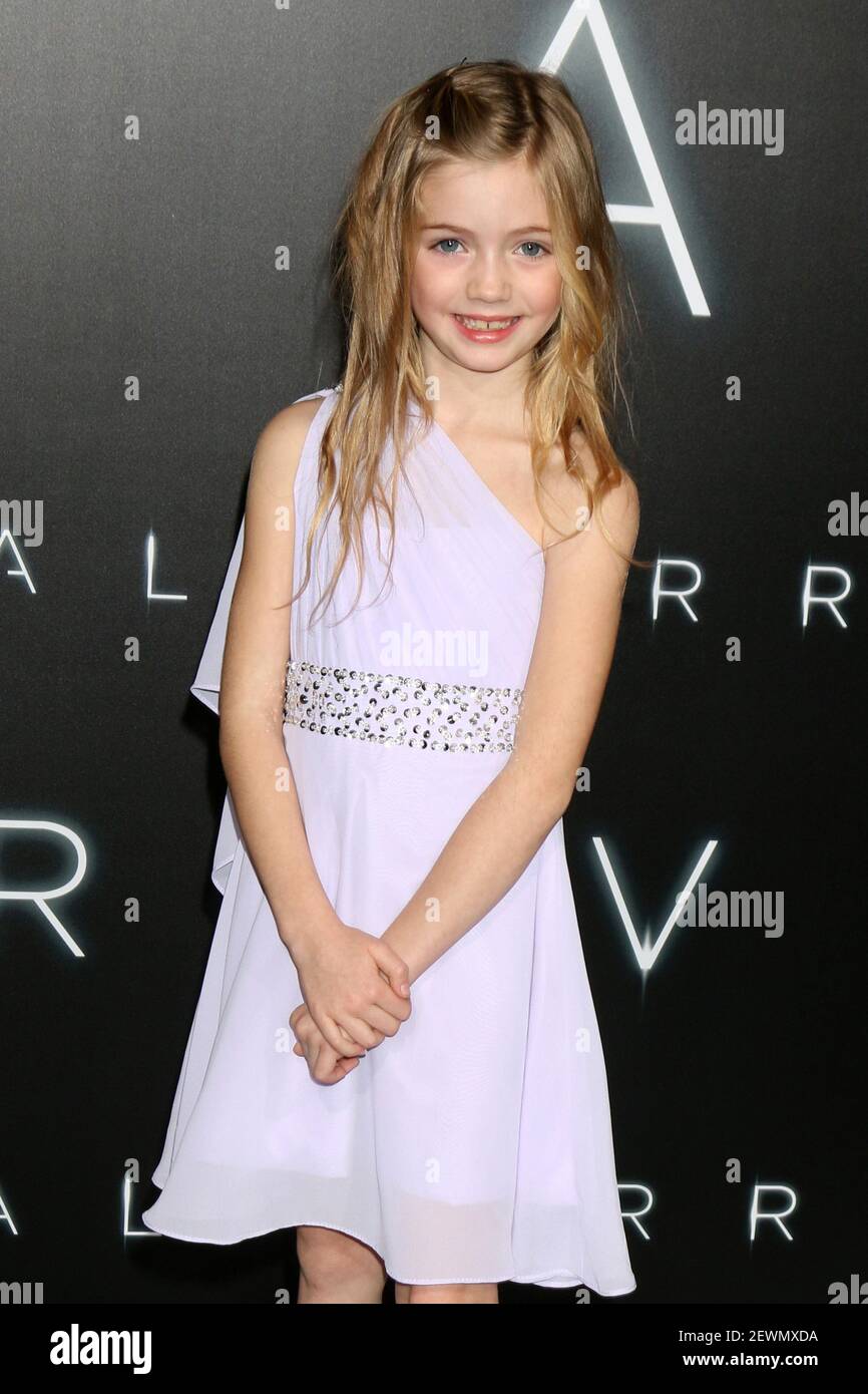 LOS ANGELES - NOV 6: Jadyn Malone at the "Arrival" Premiere at Village ...