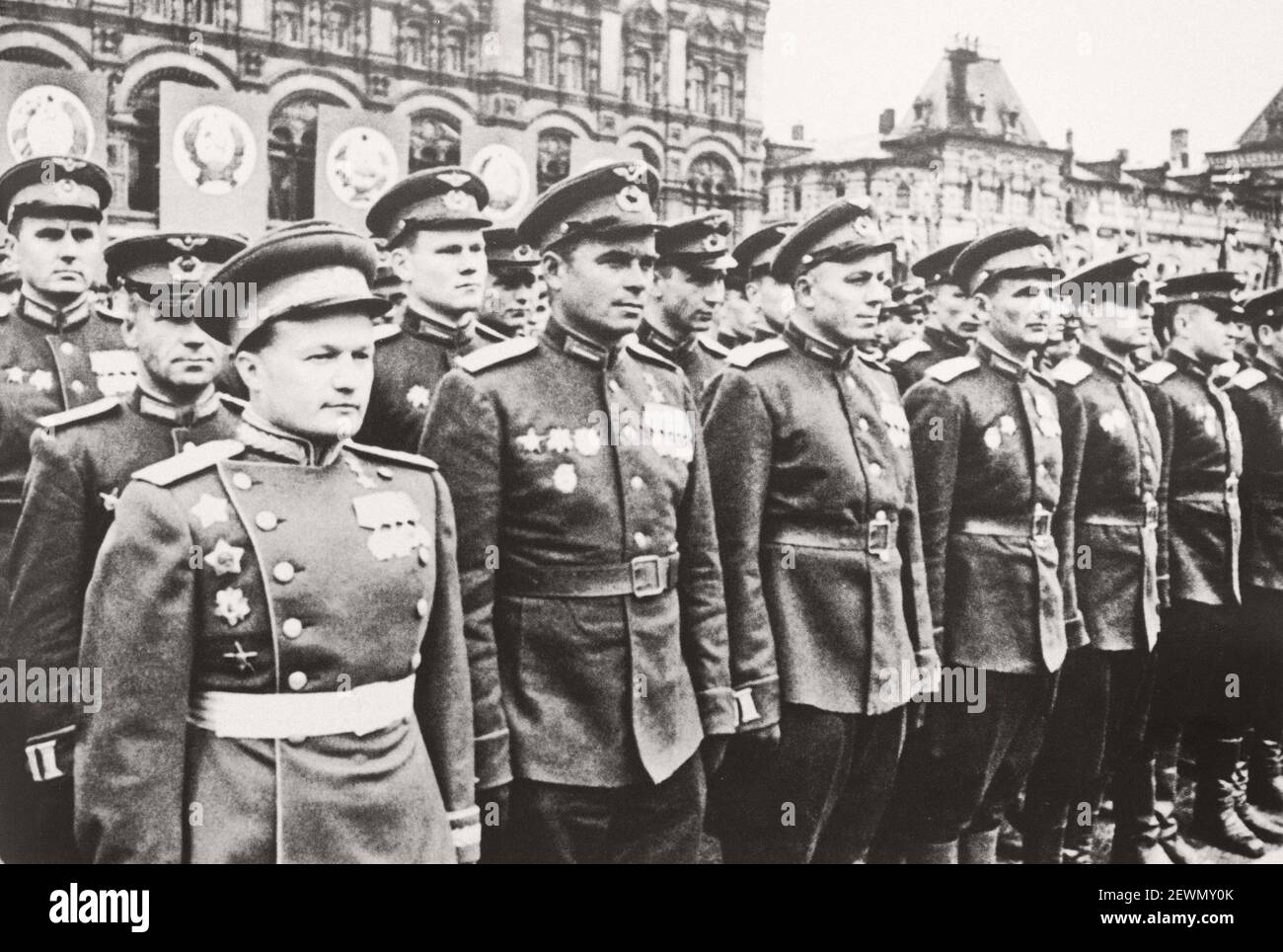 Victory square soviet hi-res stock photography and images - Alamy