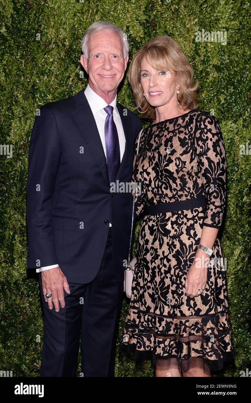 (L-R) Sully Sullenberger and Lorrie Sullenberger attend the 2016 Museum ...