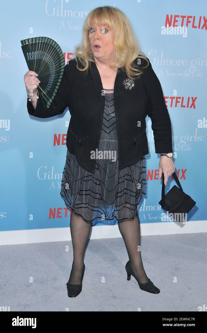 Sally Struthers arrives at Netflix's "Gilmore Girls: A Year In The Life ...