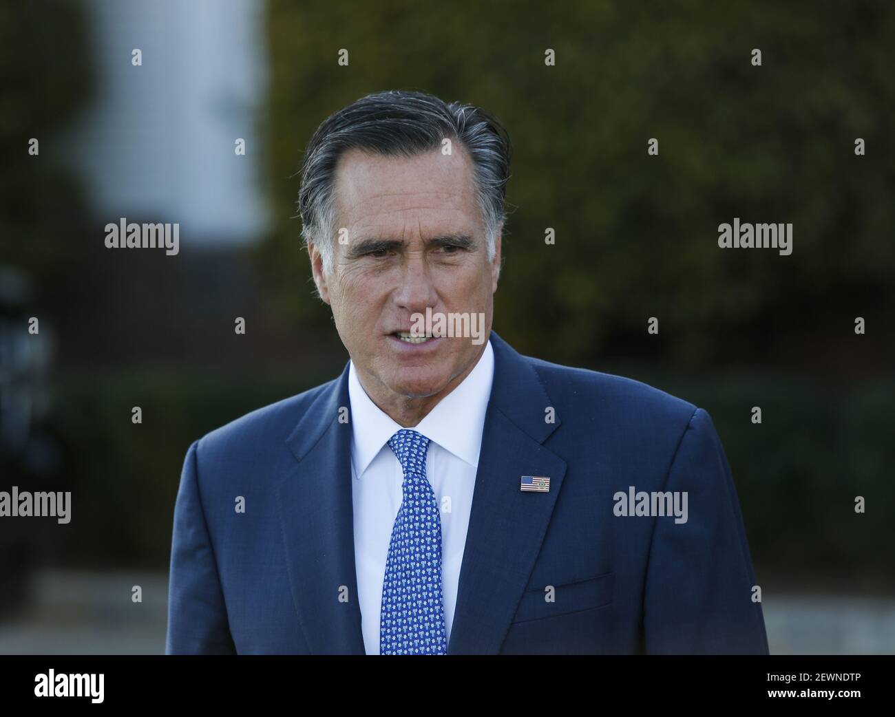 Mitt Romney speaks to the media after meeting with President-elect ...