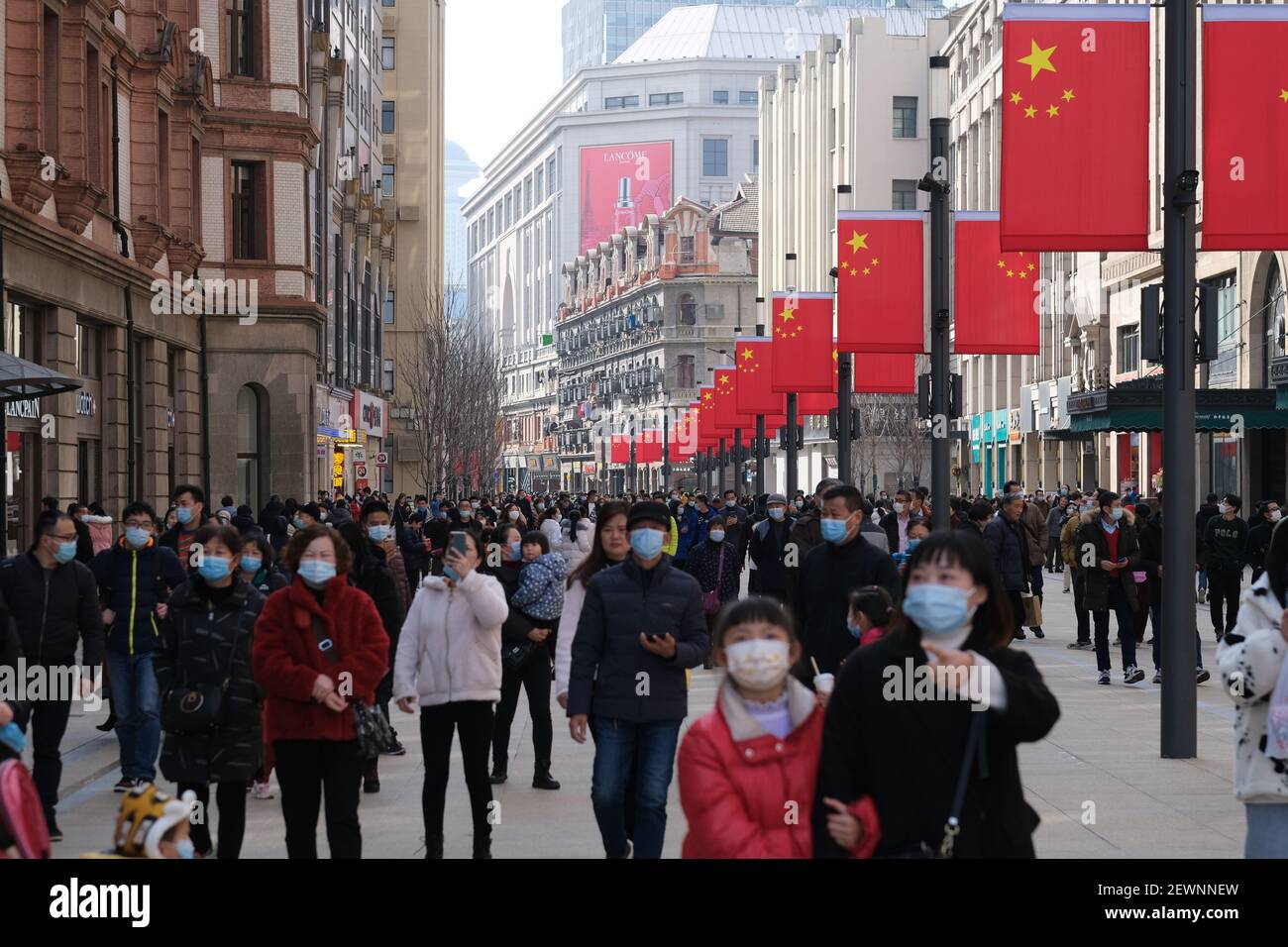 Shanghai.China-Feb.2021: crowded tourists in face mask to prevent ...