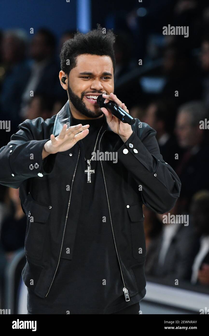 The Weeknd performs during the 2016 Victoria's Secret Fashion Show on ...