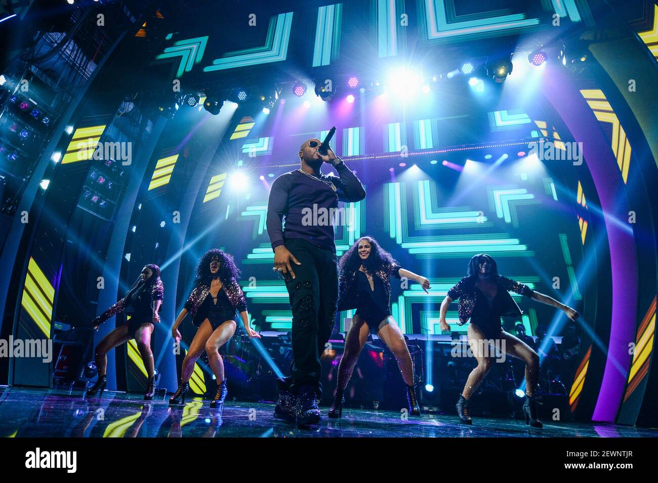 NEW YORK CITY - NOVEMBER 30: Flo Rida with dancers Julissa Pagan ...