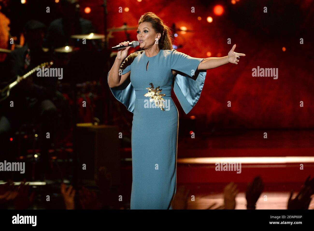 Singer Vanessa Williams performs during the "VH1 DIVAS HOLIDAY ...