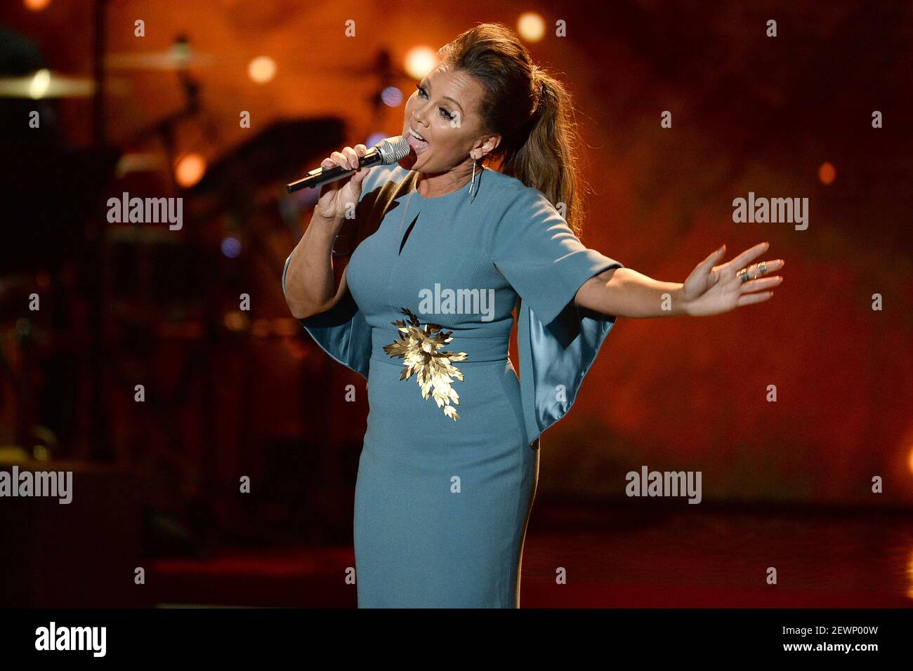 Singer Vanessa Williams performs during the "VH1 DIVAS HOLIDAY ...