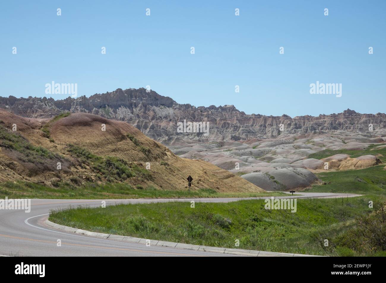 Scenic road badlands south hi-res stock photography and images - Alamy