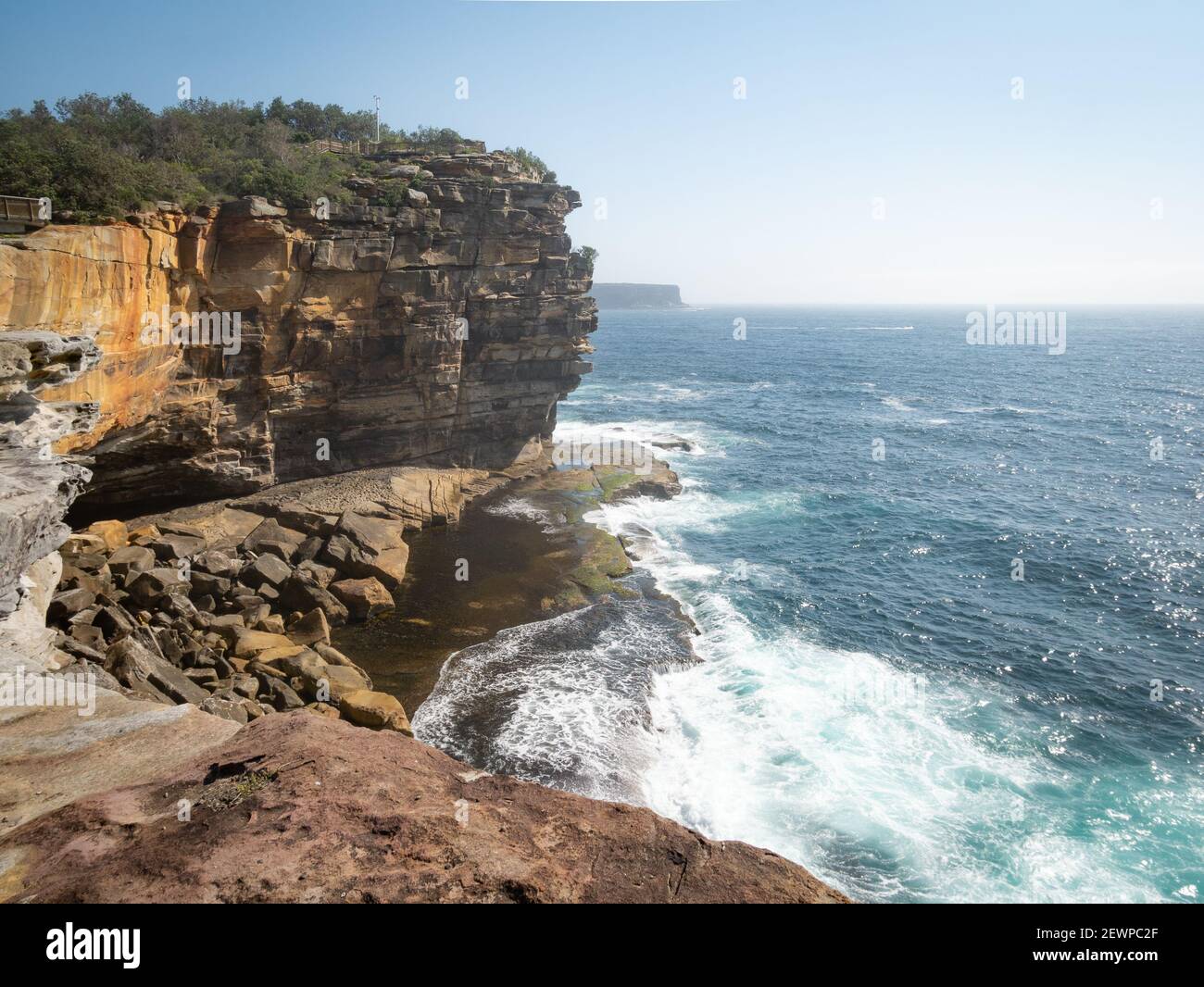 Sydney new south wales australia cliff hi-res stock photography and ...