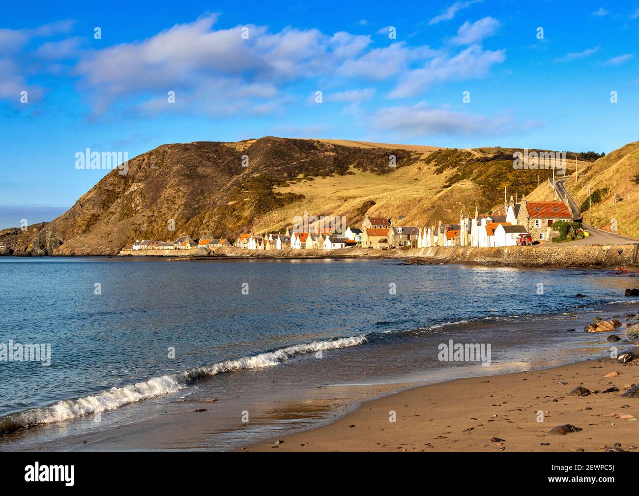 CROVIE VILLAGE ABERDEENSHIRE SCOTLAND A ROW OF HOUSES WITH RED ROOF ...