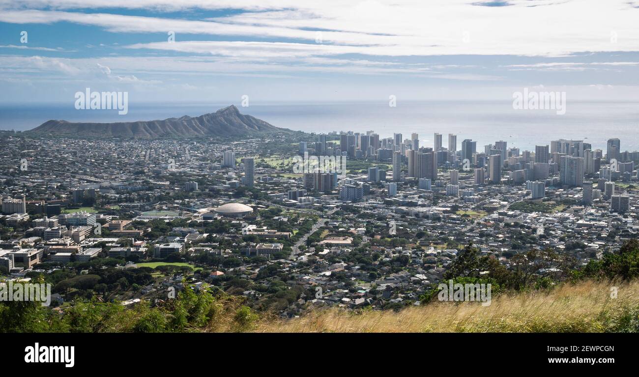 View on Honolulu and Diamond Head monument (wide), shot on lookout ...