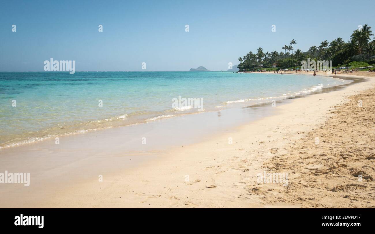 Tropical sandy beach with azure waters, shot at Kailua Beach, Oahu ...
