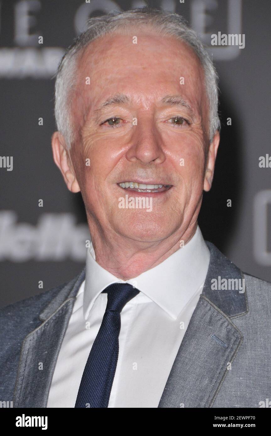 Anthony Daniels arrives at the "Rogue One: A Star Wars Story" World ...