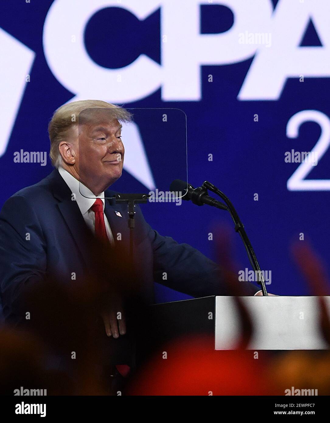 Teleprompter hi-res stock photography and images - Alamy