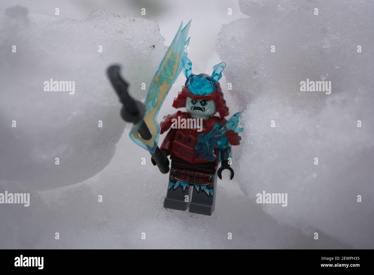 Lego man minifigures in winter clothes in the snow Stock Photo - Alamy