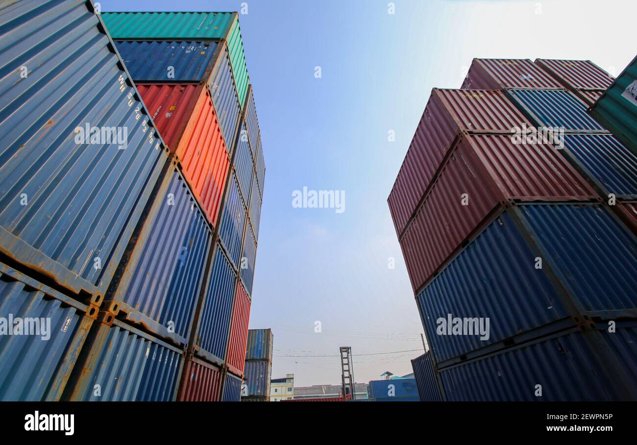supervisor checking and control loading Containers box from Cargo at ...