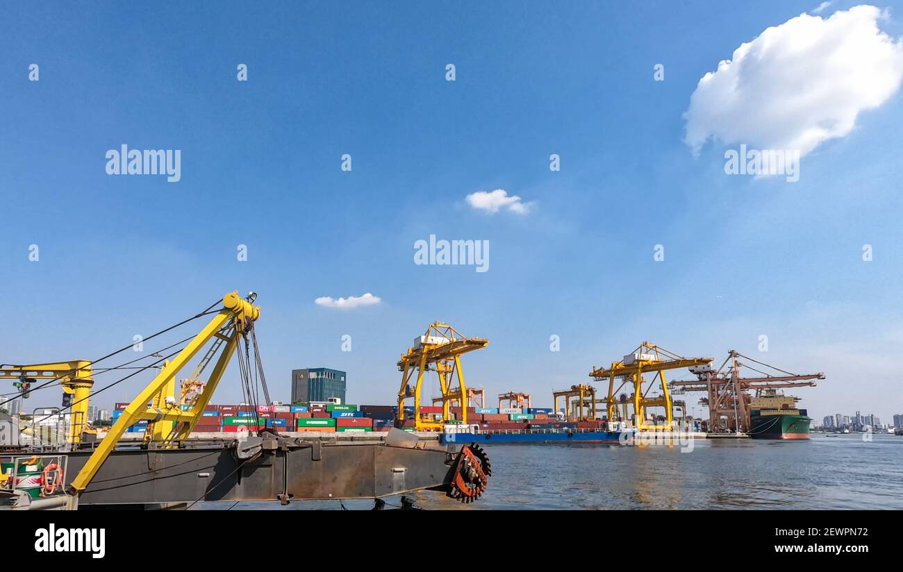 supervisor checking and control loading Containers box from Cargo at ...