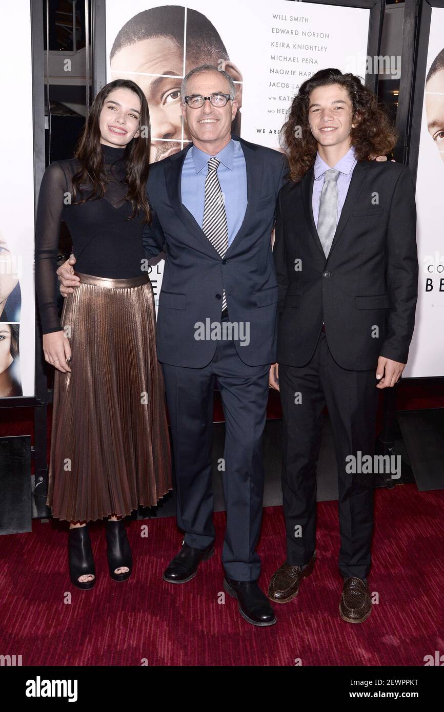 (L-R) Phoebe Beber-Frankel, Director David Frankel, Jakob Beber-Frankel ...