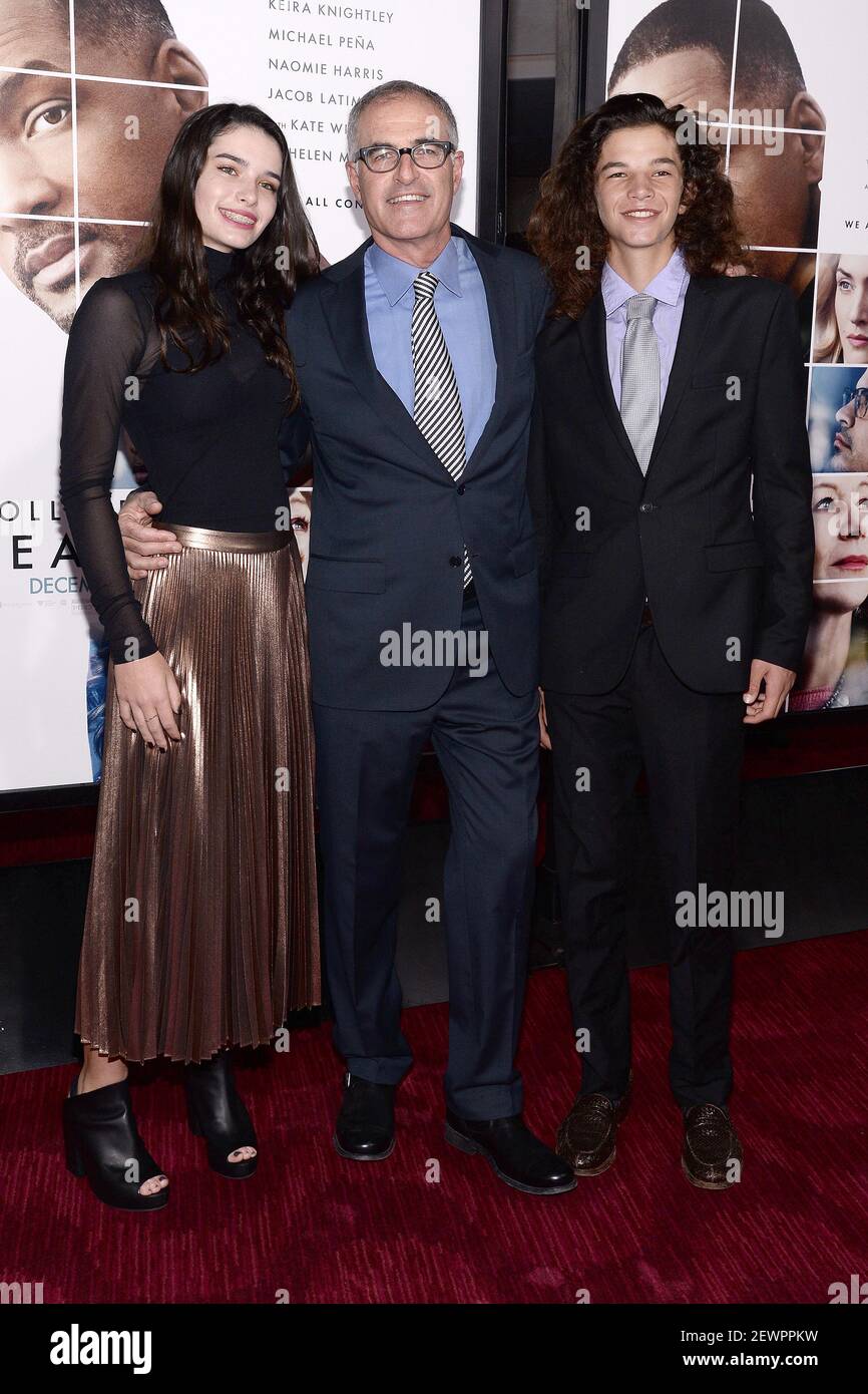 (L-R) Phoebe Beber-Frankel, Director David Frankel, Jakob Beber-Frankel ...