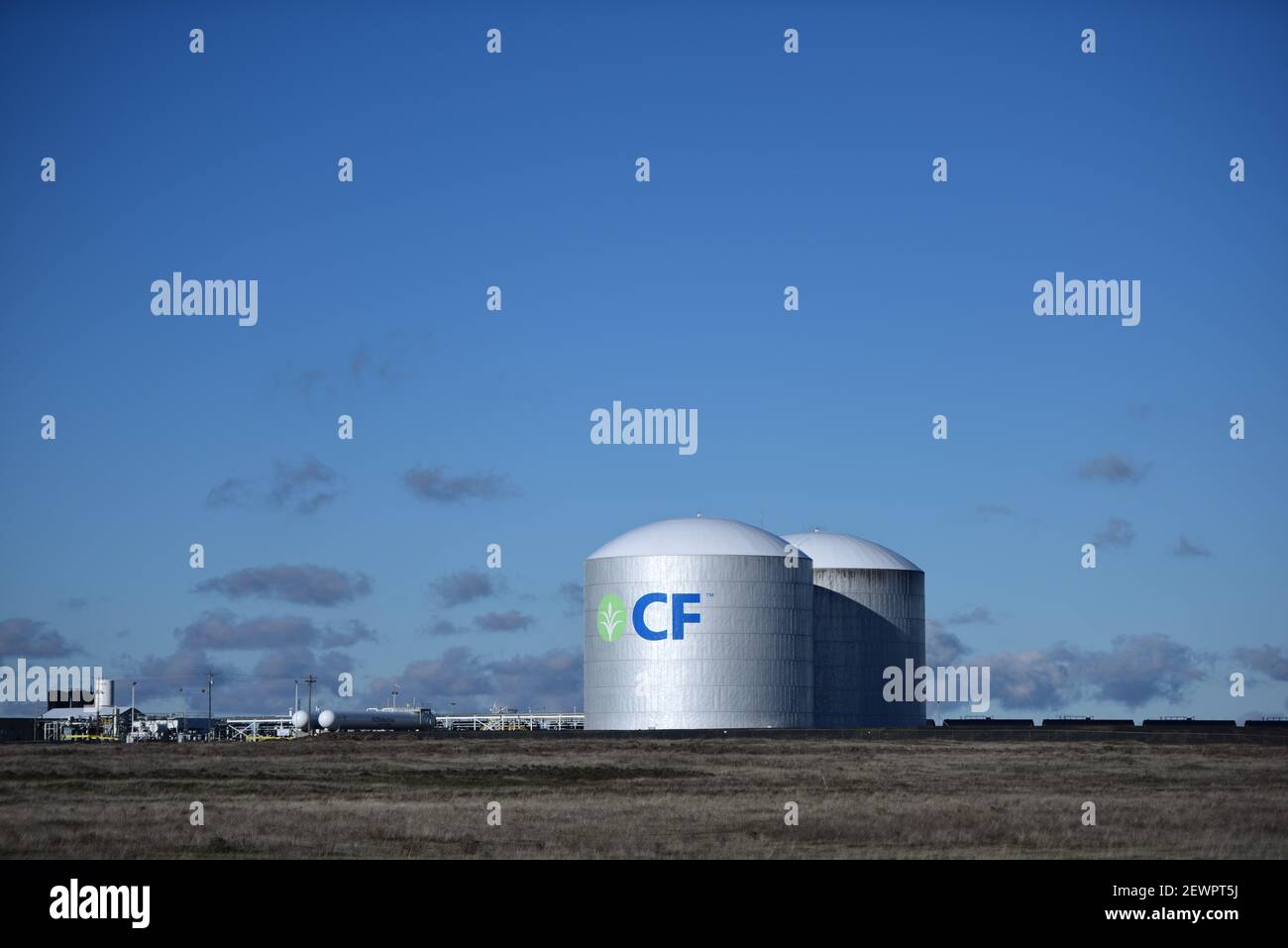 Fertilizer tanks at the CF Industries Ritziville Terminal in Ritzville ...