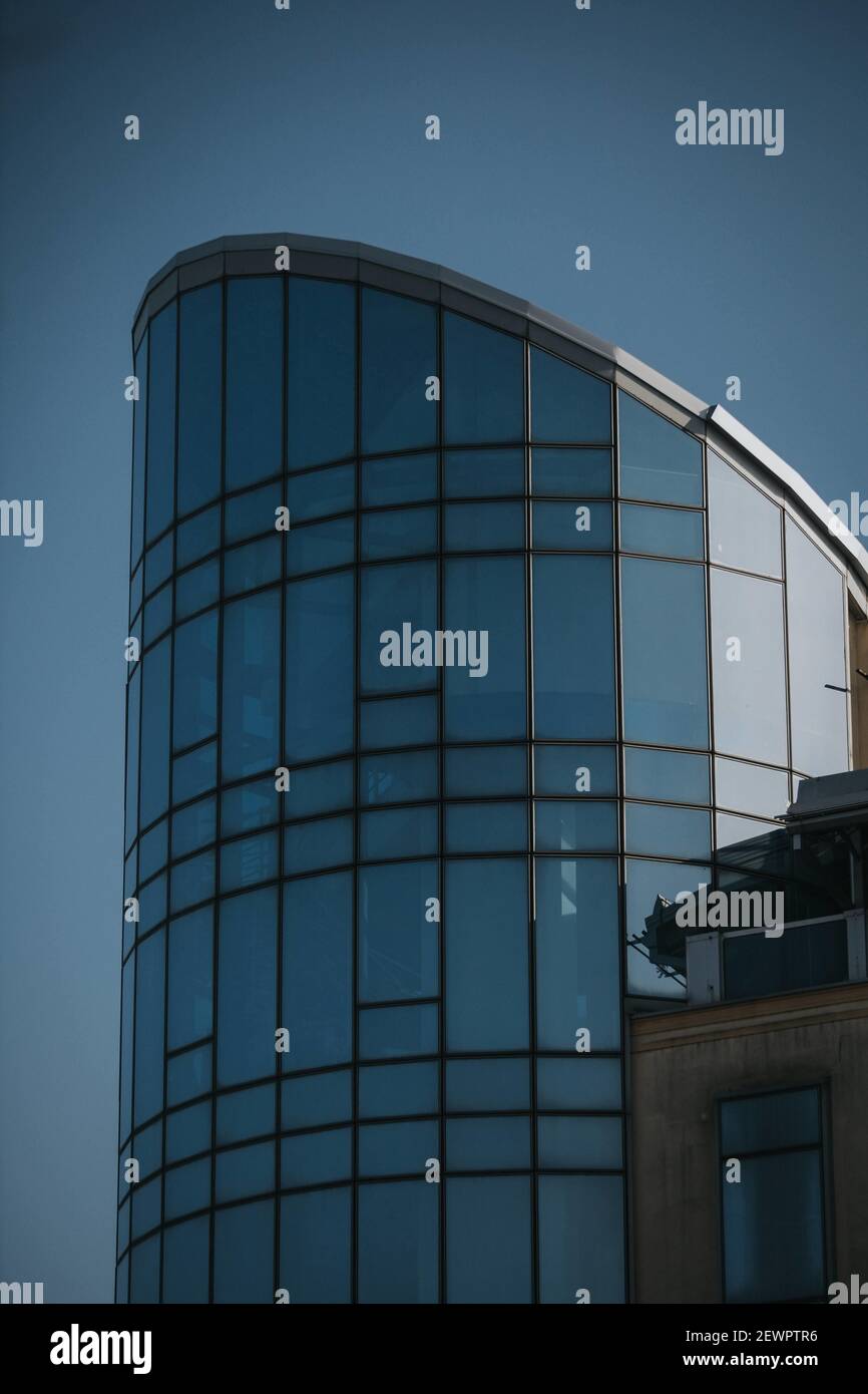 Vertical shot building modern hi-res stock photography and images - Alamy