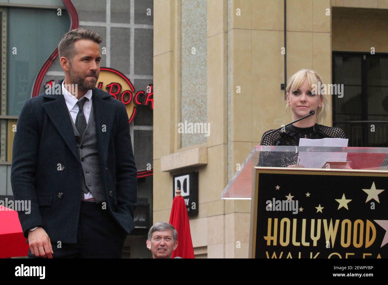 Ryan Reynolds, Anna Faris at Ryan Reynolds Star on the Hollywood Walk ...