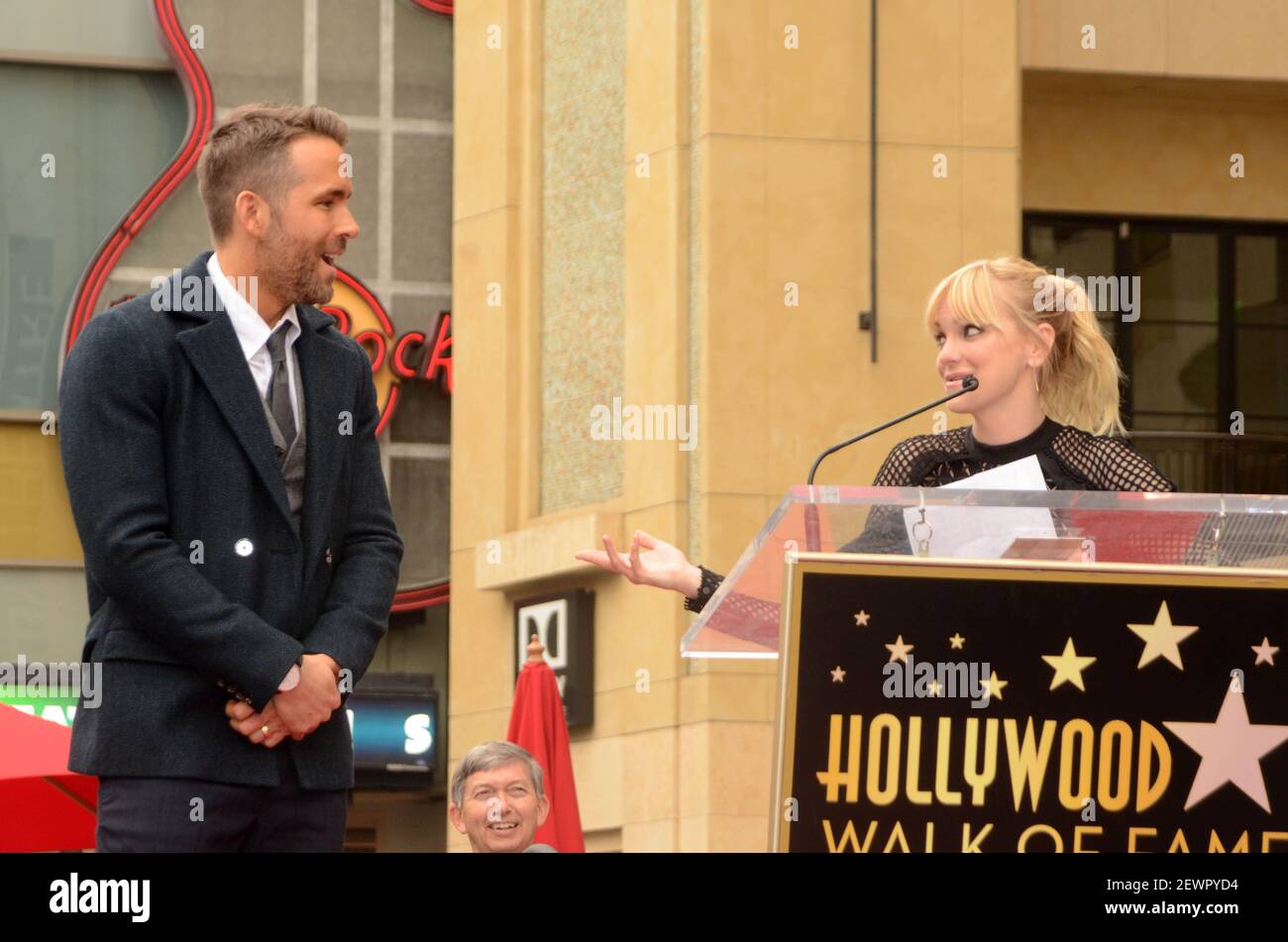 Ryan Reynolds, Anna Faris at Ryan Reynolds Star on the Hollywood Walk ...