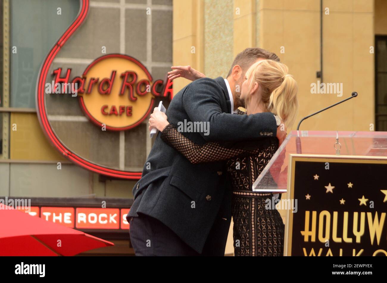 Ryan Reynolds, Anna Faris at Ryan Reynolds Star on the Hollywood Walk ...